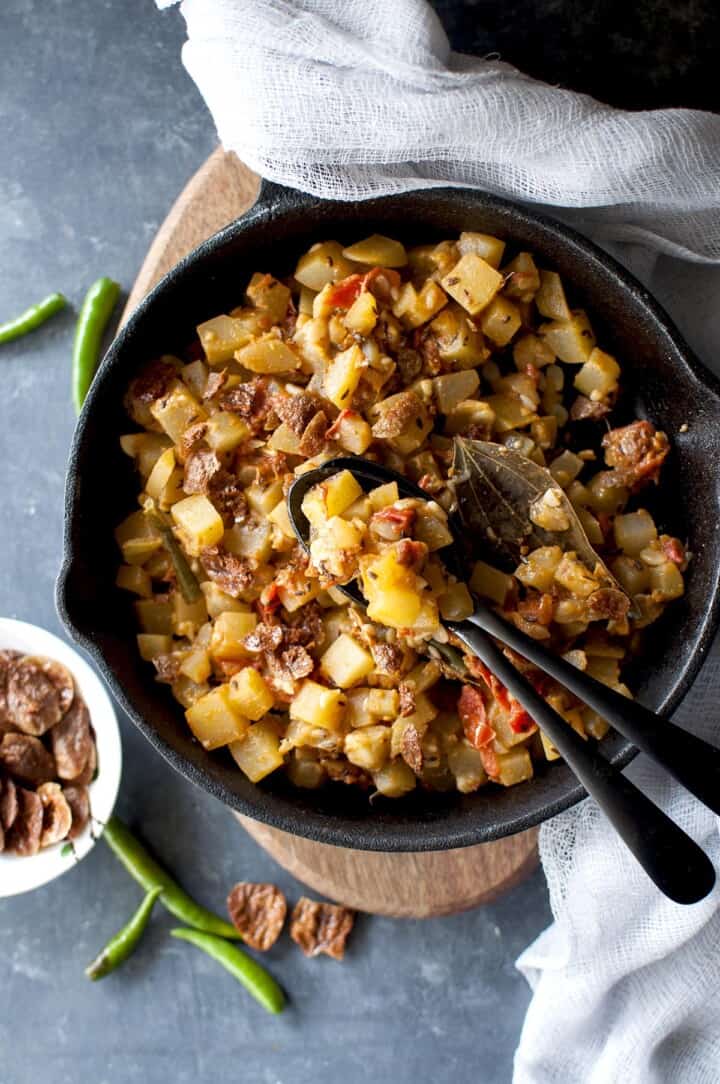 Lau Bori Recipe | Bengali Bottle gourd Curry with Vadi | Cook's Hideout