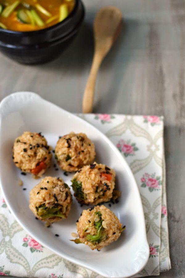 Korean Vegetarian Joomuk Bap (Korean Style Rice & Veggie Fist Balls ...