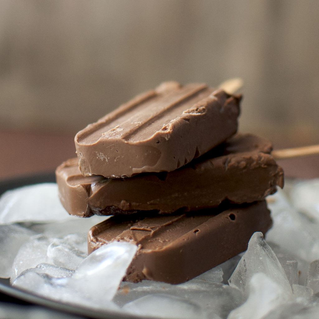 The Best Chocolate Pudding Pops Recipe | cookshideout