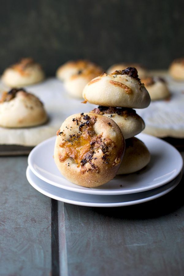 Caramelized Onion & Cheese Bialys Recipe - Cook's Hideout