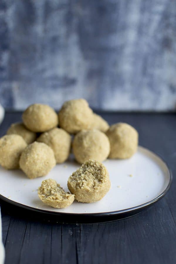 Dry Fruit Urad dal Ladoo (Sunnundalu Recipe) - Cook's Hideout